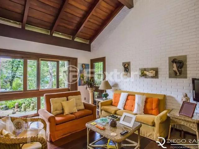 Casa / Sobrado para Venda em Porto Alegre/RS Ipanema 4 Quartos