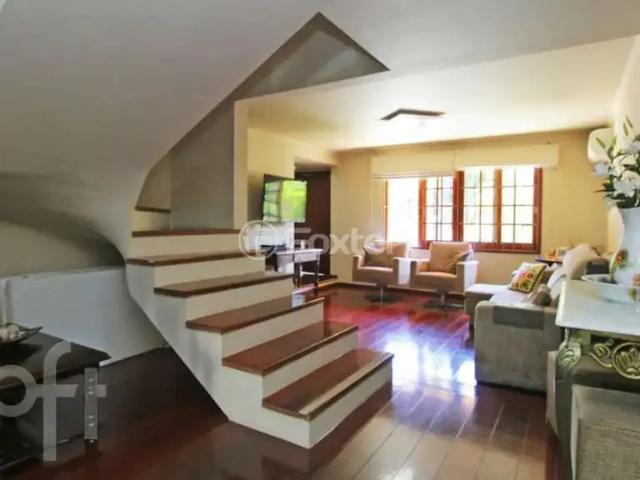 Casa / Sobrado para Venda em Porto Alegre/RS Ipanema 4 Quartos
