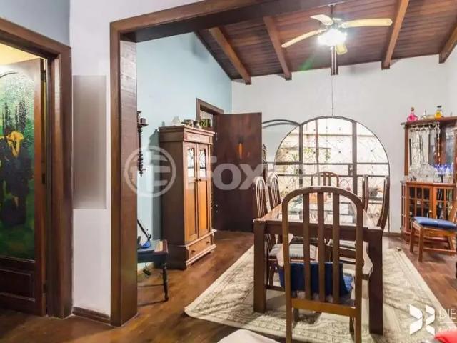 Casa / Sobrado para Venda em Porto Alegre/RS Ipanema 4 Quartos
