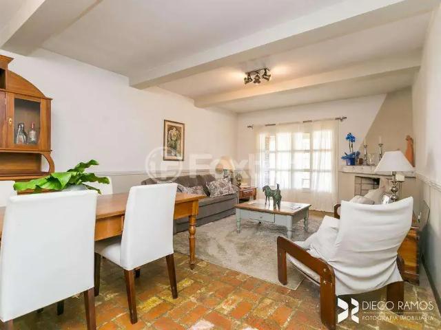 Casa / Sobrado para Venda em Porto Alegre/RS Ipanema 4 Quartos