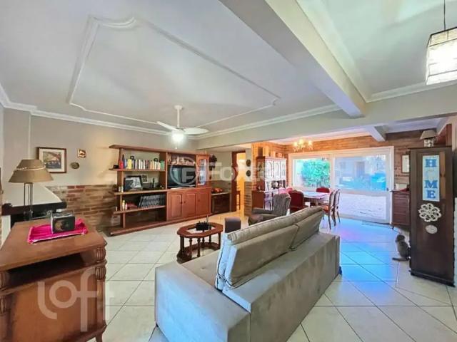 Casa / Sobrado para Venda em Porto Alegre/RS Ipanema 4 Quartos