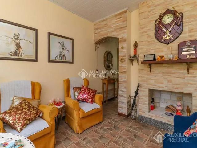 Casa / Sobrado para Venda em Porto Alegre/RS Ipanema 4 Quartos