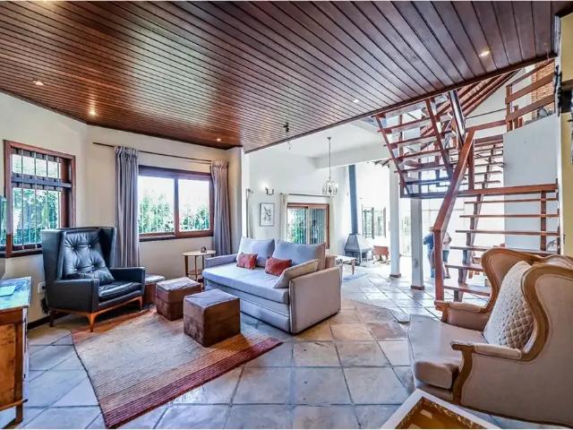 Casa / Sobrado para Venda em Porto Alegre/RS Ipanema 4 Quartos
