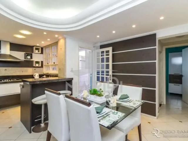Casa / Sobrado para Venda em Porto Alegre/RS Ipanema 4 Quartos