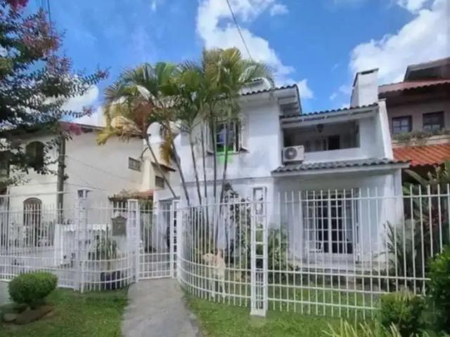 Casa / Sobrado para Venda em Porto Alegre/RS Ipanema 4 Quartos