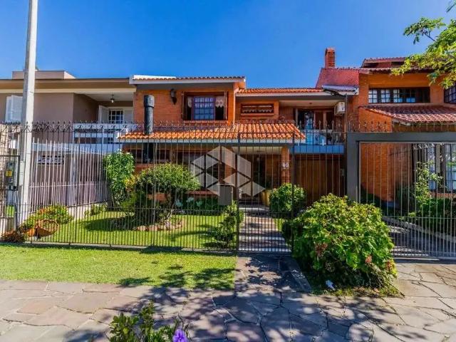 Casa / Sobrado para Venda em Porto Alegre/RS Ipanema 4 Quartos