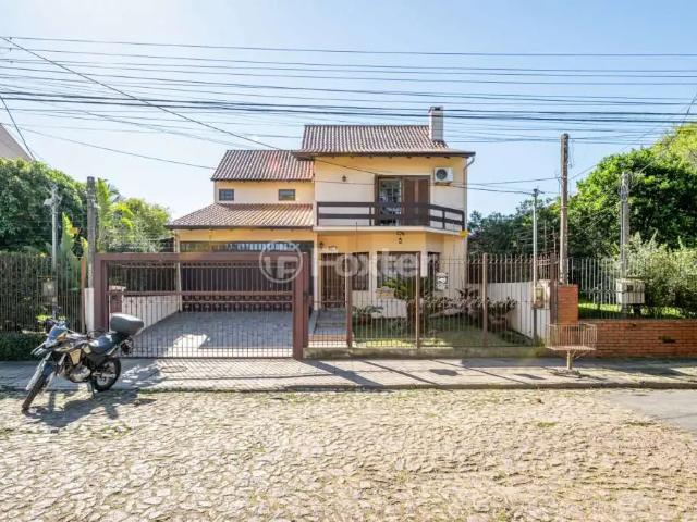 Casa / Sobrado para Venda em Porto Alegre/RS Ipanema 4 Quartos