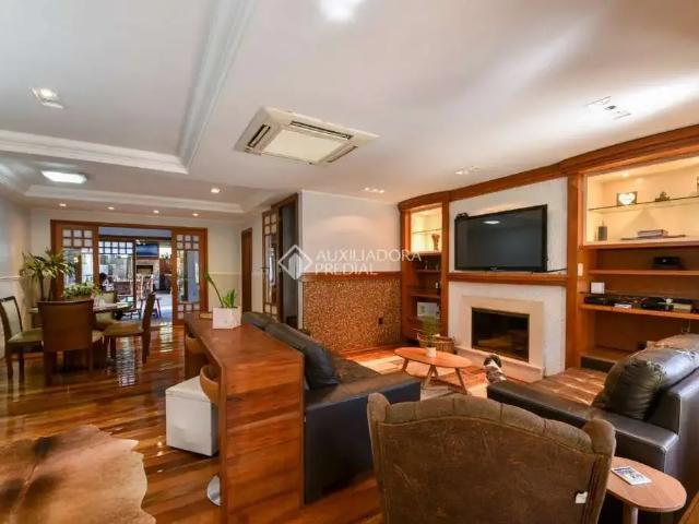 Casa / Sobrado para Venda em Porto Alegre/RS Ipanema 4 Quartos