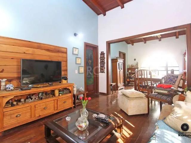 Casa / Sobrado para Venda em Porto Alegre/RS Ipanema 4 Quartos