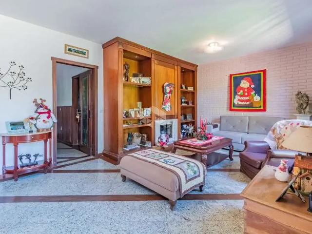 Casa / Sobrado para Venda em Porto Alegre/RS Ipanema 4 Quartos