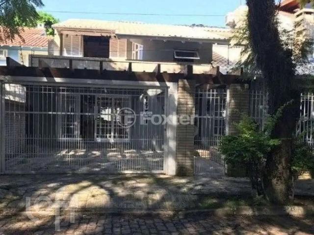 Casa / Sobrado para Venda em Porto Alegre/RS Ipanema 4 Quartos