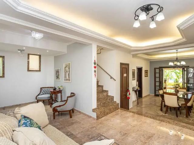Casa / Sobrado para Venda em Porto Alegre/RS Ipanema 4 Quartos