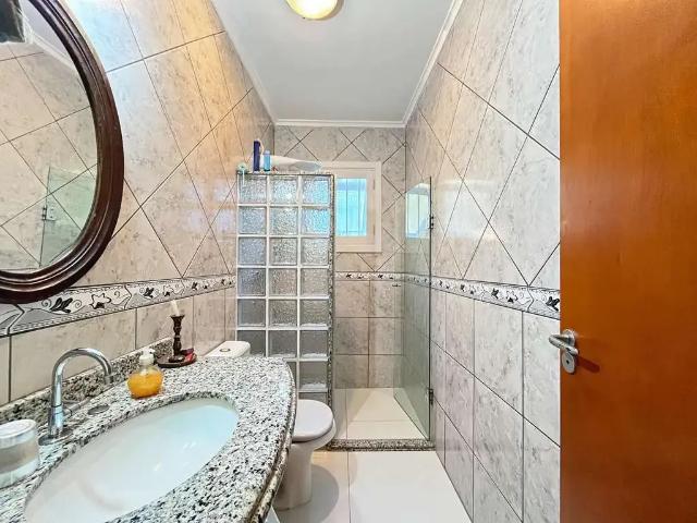 Casa / Sobrado para Venda em Porto Alegre/RS Ipanema 4 Quartos