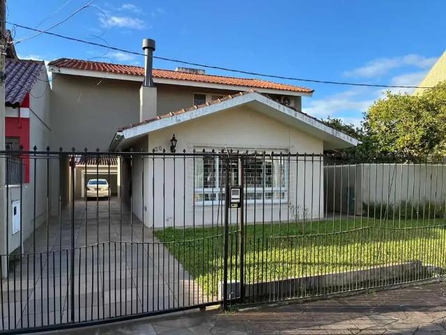 Casa / Sobrado para Venda em Porto Alegre/RS Ipanema 4 Quartos
