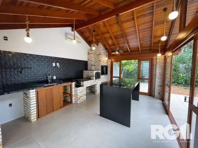 Casa / Sobrado para Venda em Porto Alegre/RS Ipanema 4 Quartos