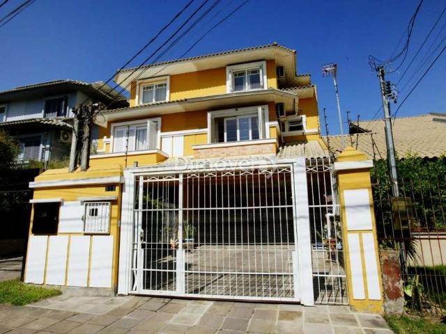 Casa / Sobrado para Venda em Porto Alegre/RS Ipanema 4 Quartos
