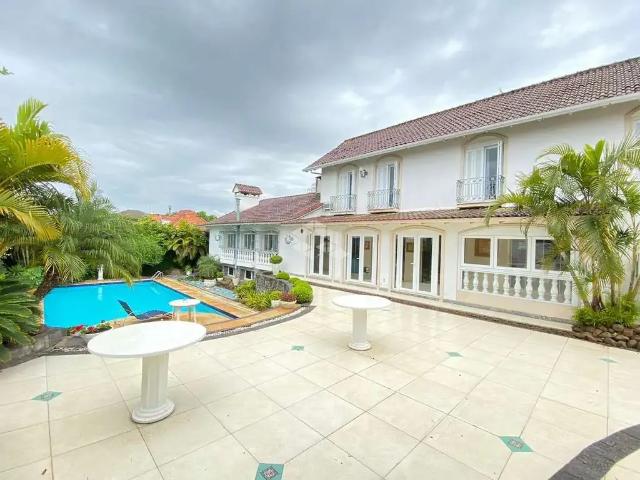 Casa / Sobrado para Venda em Porto Alegre/RS Ipanema 4 Quartos
