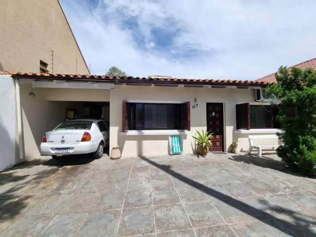 Casa / Sobrado para Venda em Porto Alegre/RS Ipanema 4 Quartos