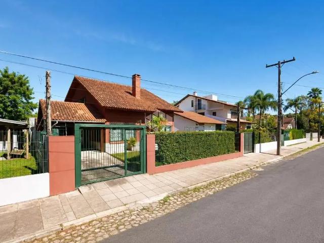 Casa / Sobrado para Venda em Porto Alegre/RS Ipanema 5 Quartos