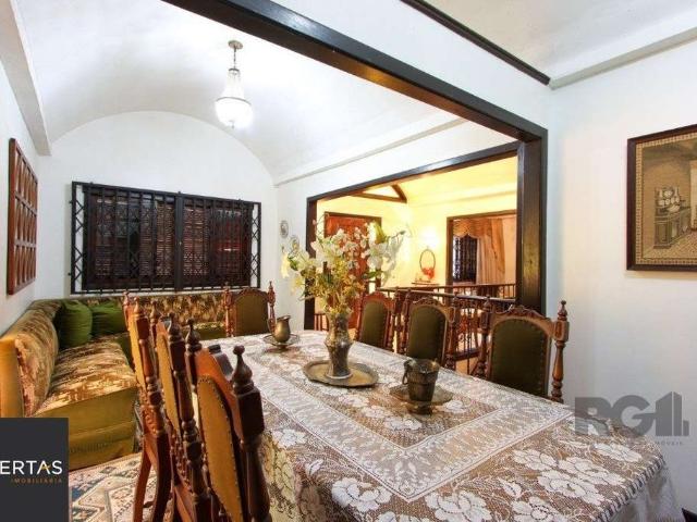 Casa / Sobrado para Venda em Porto Alegre/RS Ipanema 5 Quartos
