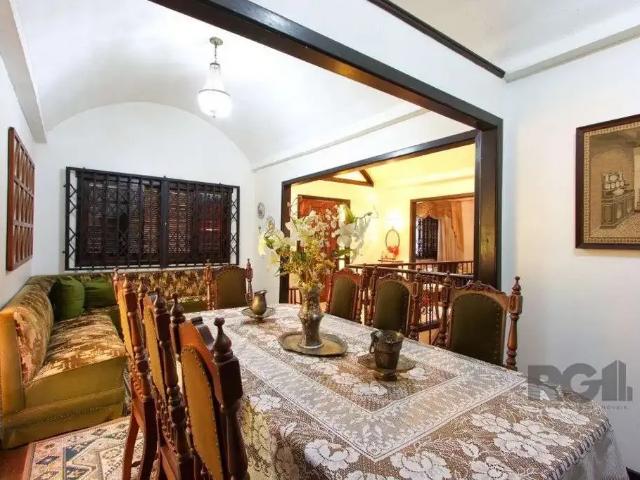 Casa / Sobrado para Venda em Porto Alegre/RS Ipanema 5 Quartos