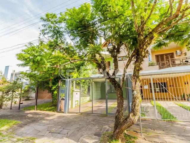 Casa / Sobrado para Venda em Porto Alegre/RS Ipanema 5 Quartos