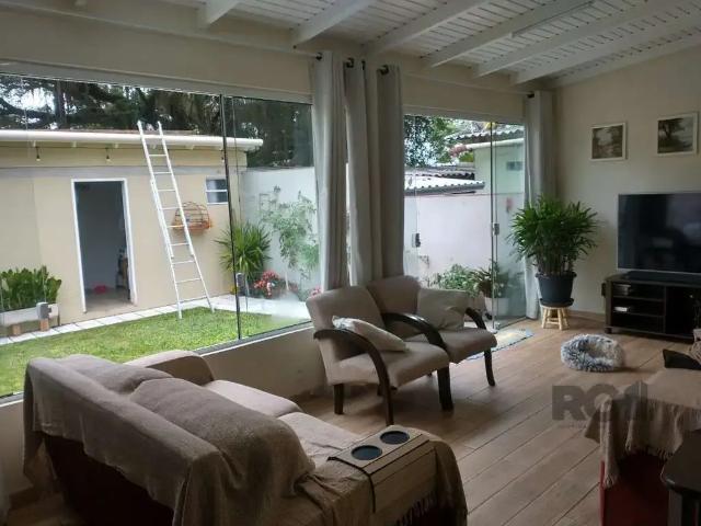 Casa / Sobrado para Venda em Porto Alegre/RS Jardim Europa 2 Quartos