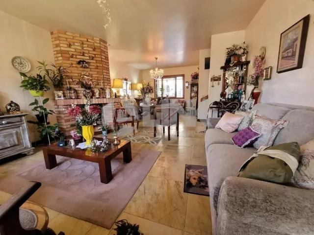 Casa / Sobrado para Venda em Porto Alegre/RS Jardim Floresta 3 Quartos