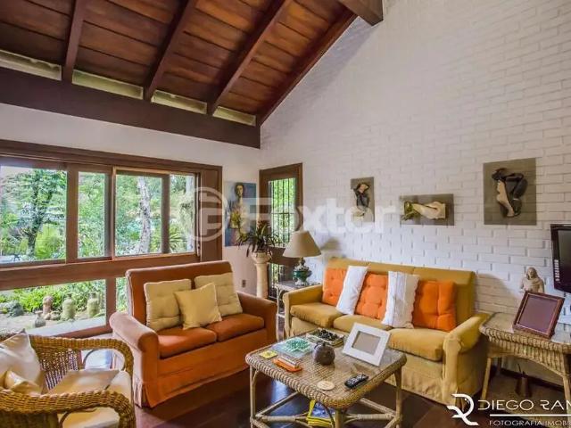 Casa / Sobrado para Venda em Porto Alegre/RS Jardim Isabel 4 Quartos