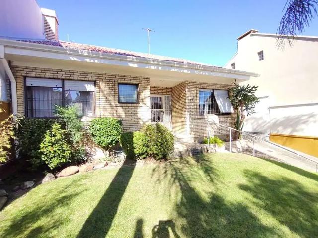 Casa / Sobrado para Venda em Porto Alegre/RS Jardim Itu Sabará 4 Quartos