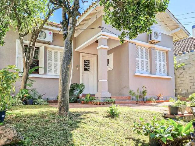 Casa / Sobrado para Venda em Porto Alegre/RS Jardim Lindóia 3 Quartos
