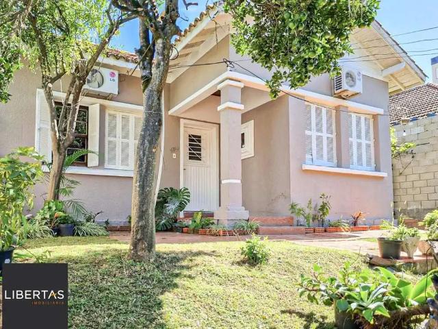 Casa / Sobrado para Venda em Porto Alegre/RS Jardim Lindóia 3 Quartos