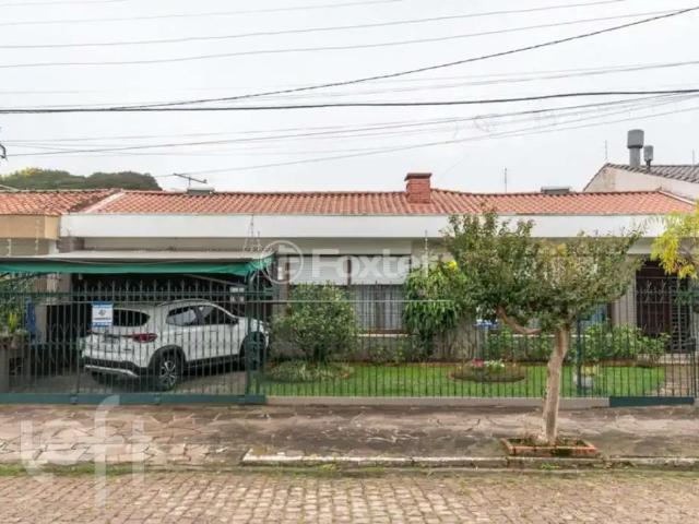 Casa / Sobrado para Venda em Porto Alegre/RS Jardim Lindóia 3 Quartos
