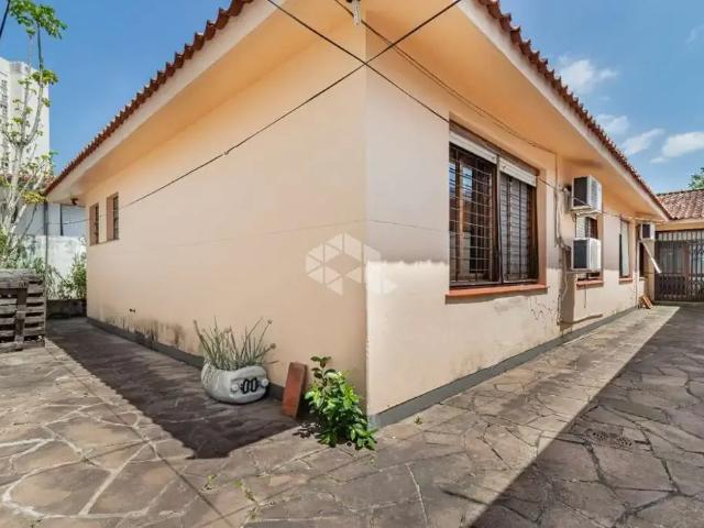 Casa / Sobrado para Venda em Porto Alegre/RS Jardim Lindóia 3 Quartos