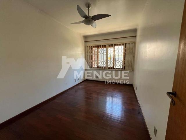 Casa / Sobrado para Venda em Porto Alegre/RS Jardim São Pedro 3 Quartos