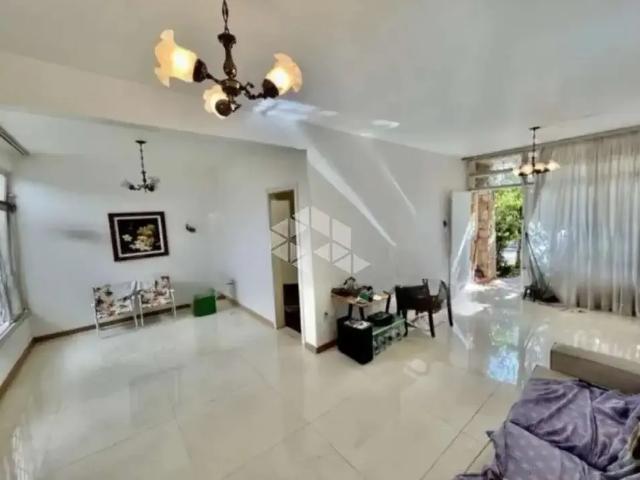 Casa / Sobrado para Venda em Porto Alegre/RS Jardim São Pedro 4 Quartos