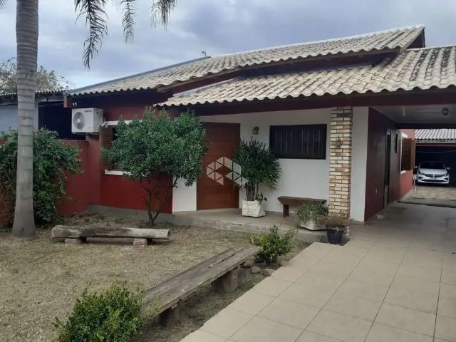 Casa / Sobrado para Venda em Porto Alegre/RS Lami 3 Quartos