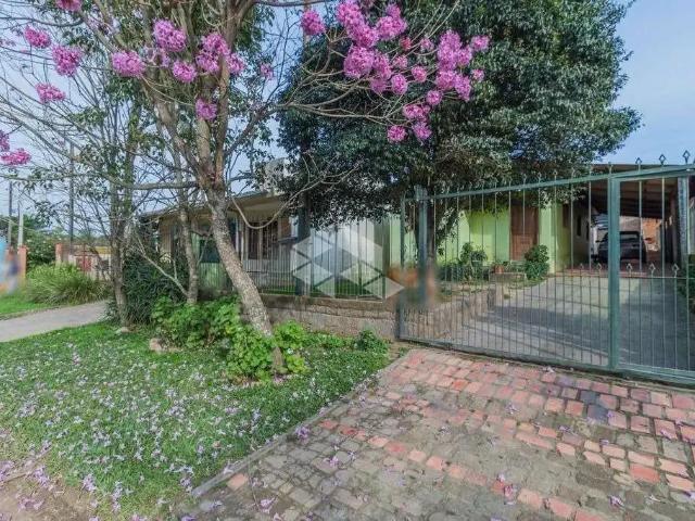Casa / Sobrado para Venda em Porto Alegre/RS Lageado 4 Quartos
