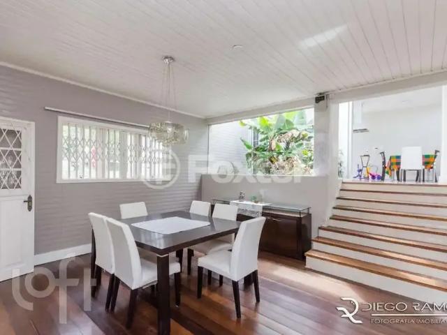 Casa / Sobrado para Venda em Porto Alegre/RS Lomba do Pinheiro 5 Quartos