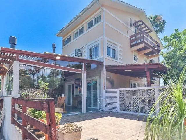 Casa / Sobrado para Venda em Porto Alegre/RS Lomba do Pinheiro 3 Quartos
