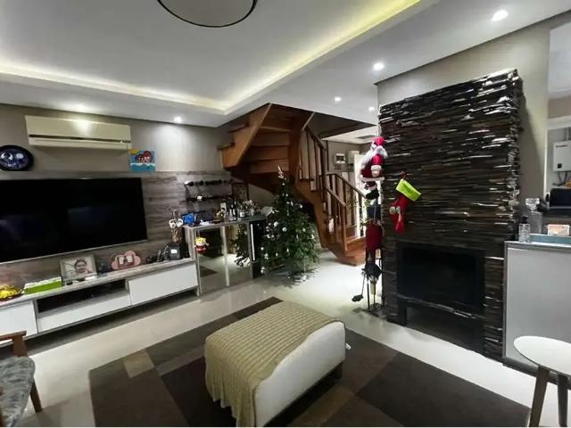 Casa / Sobrado para Venda em Porto Alegre/RS Lomba do Pinheiro 3 Quartos