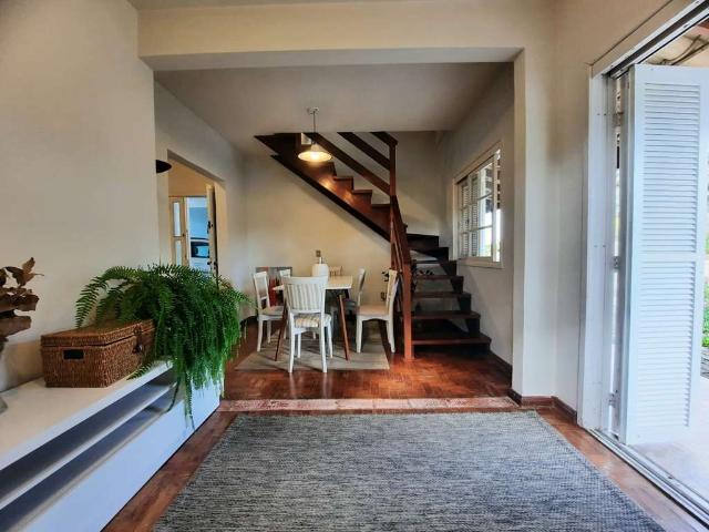 Casa / Sobrado para Venda em Porto Alegre/RS Lomba do Pinheiro 3 Quartos