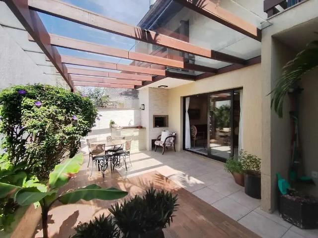 Casa / Sobrado para Venda em Porto Alegre/RS Lomba do Pinheiro 3 Quartos