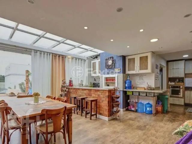 Casa / Sobrado para Venda em Porto Alegre/RS Lomba do Pinheiro 3 Quartos
