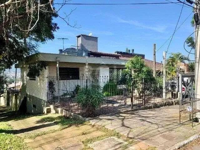 Casa / Sobrado para Venda em Porto Alegre/RS Lomba do Pinheiro 3 Quartos