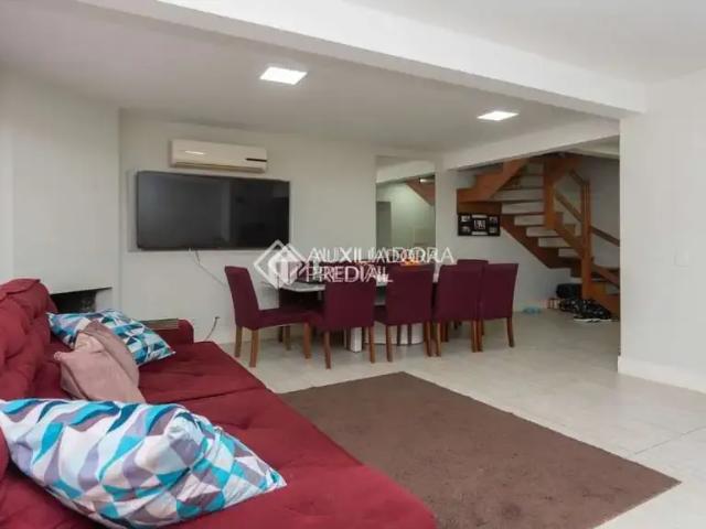 Casa / Sobrado para Venda em Porto Alegre/RS Mário Quintana 4 Quartos