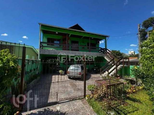 Casa / Sobrado para Venda em Porto Alegre/RS Mário Quintana 4 Quartos