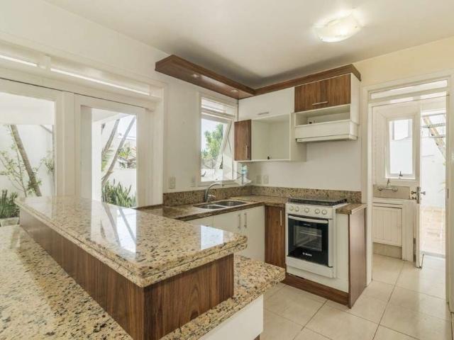Casa / Sobrado para Venda em Porto Alegre/RS Menino Deus 4 Quartos