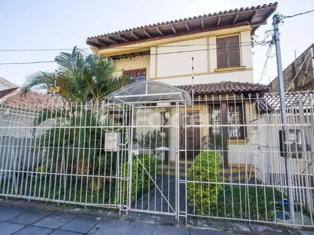 Casa / Sobrado para Venda em Porto Alegre/RS Menino Deus 4 Quartos