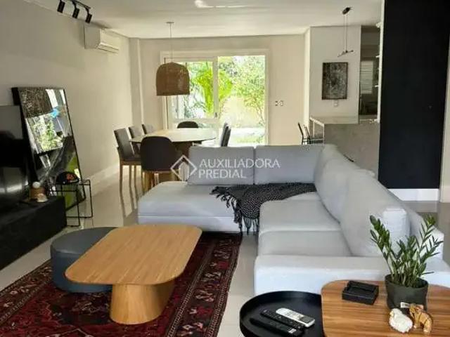 Casa / Sobrado para Venda em Porto Alegre/RS Menino Deus 4 Quartos